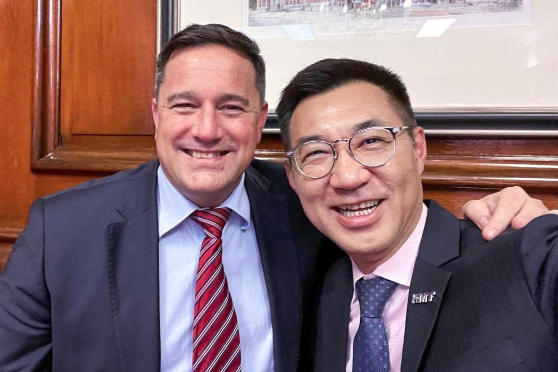 全黨拼外交》江啟臣晤南非最大在野黨魁 新加坡內政部長居然是陳以信老同學 | 信傳媒