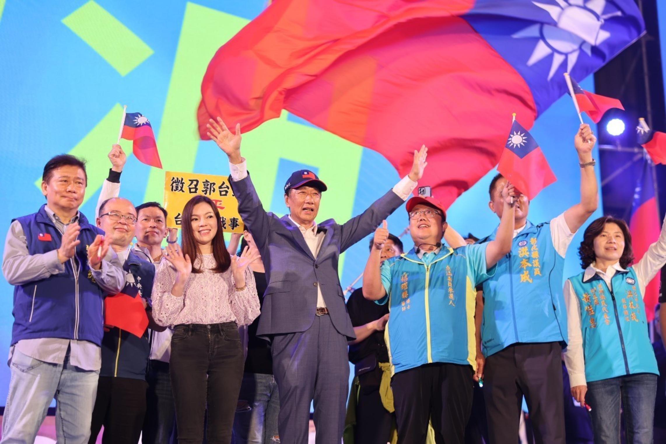 氣氛詭譎 郭台銘串連國民黨中常委及立委參選人 「換侯」甚囂塵上 | 信傳媒