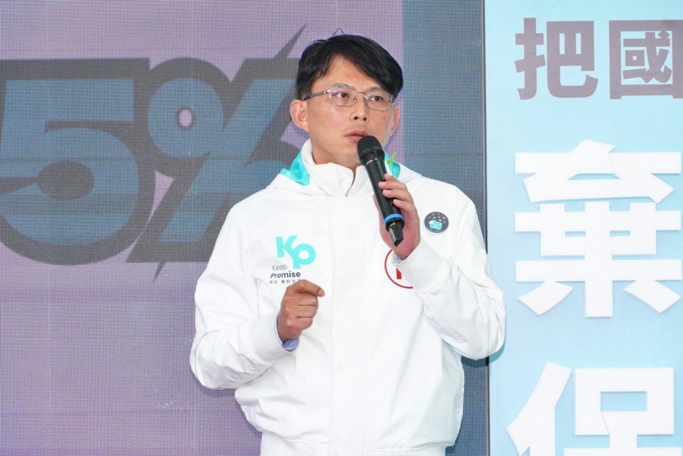 網瘋傳「台灣阿銘的公開信」 捏造挺侯康配假訊息 黃國昌赴地檢署告發 | 信傳媒